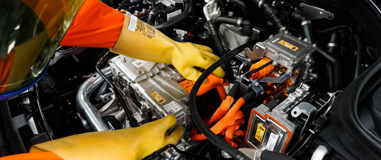 Specjaliści serwisowi ASO do samochodów elektrycznych | Sobiesław ...